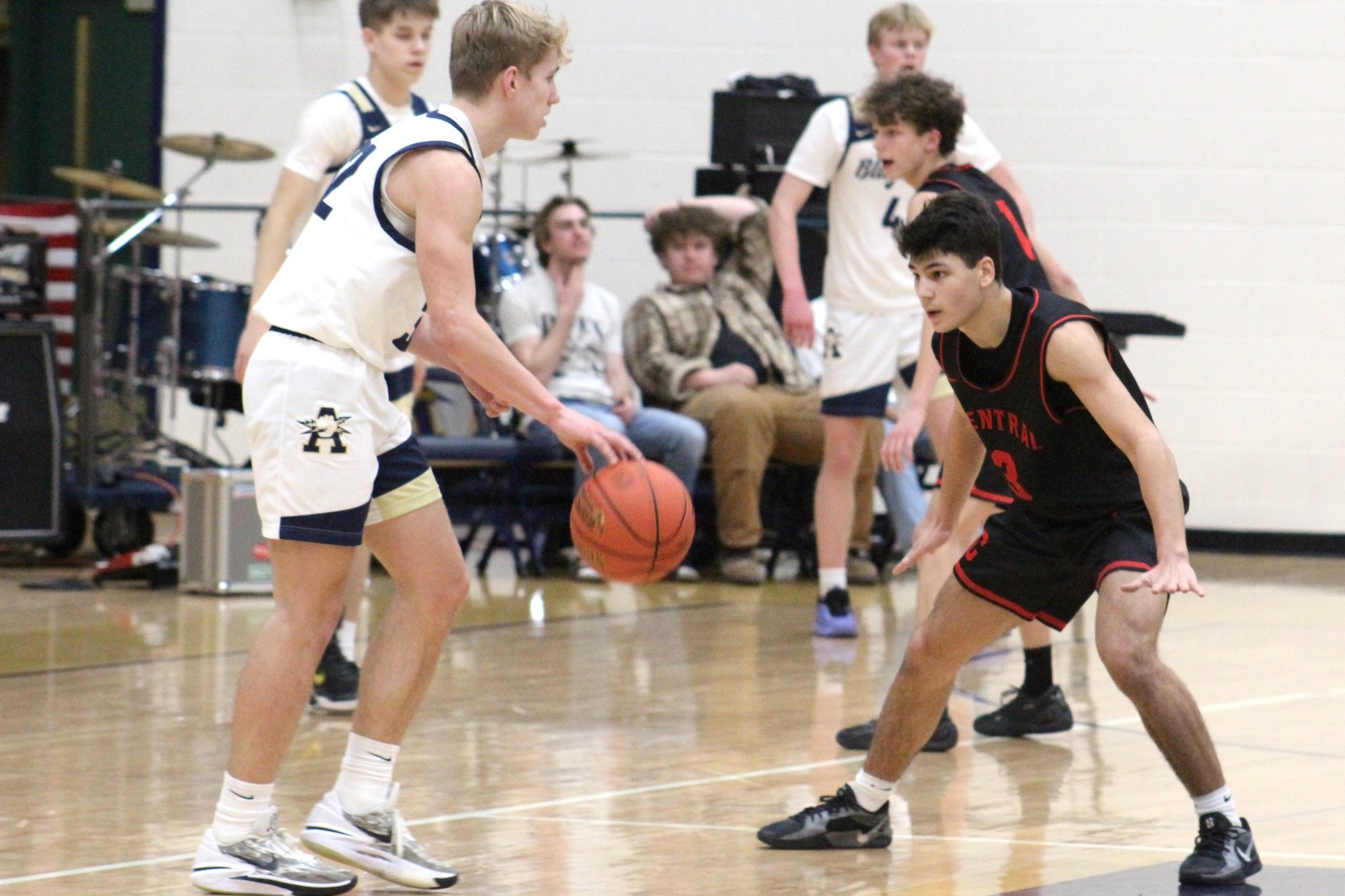 MVC boys basketball: Aquinas wins defensive city battle with Central ...