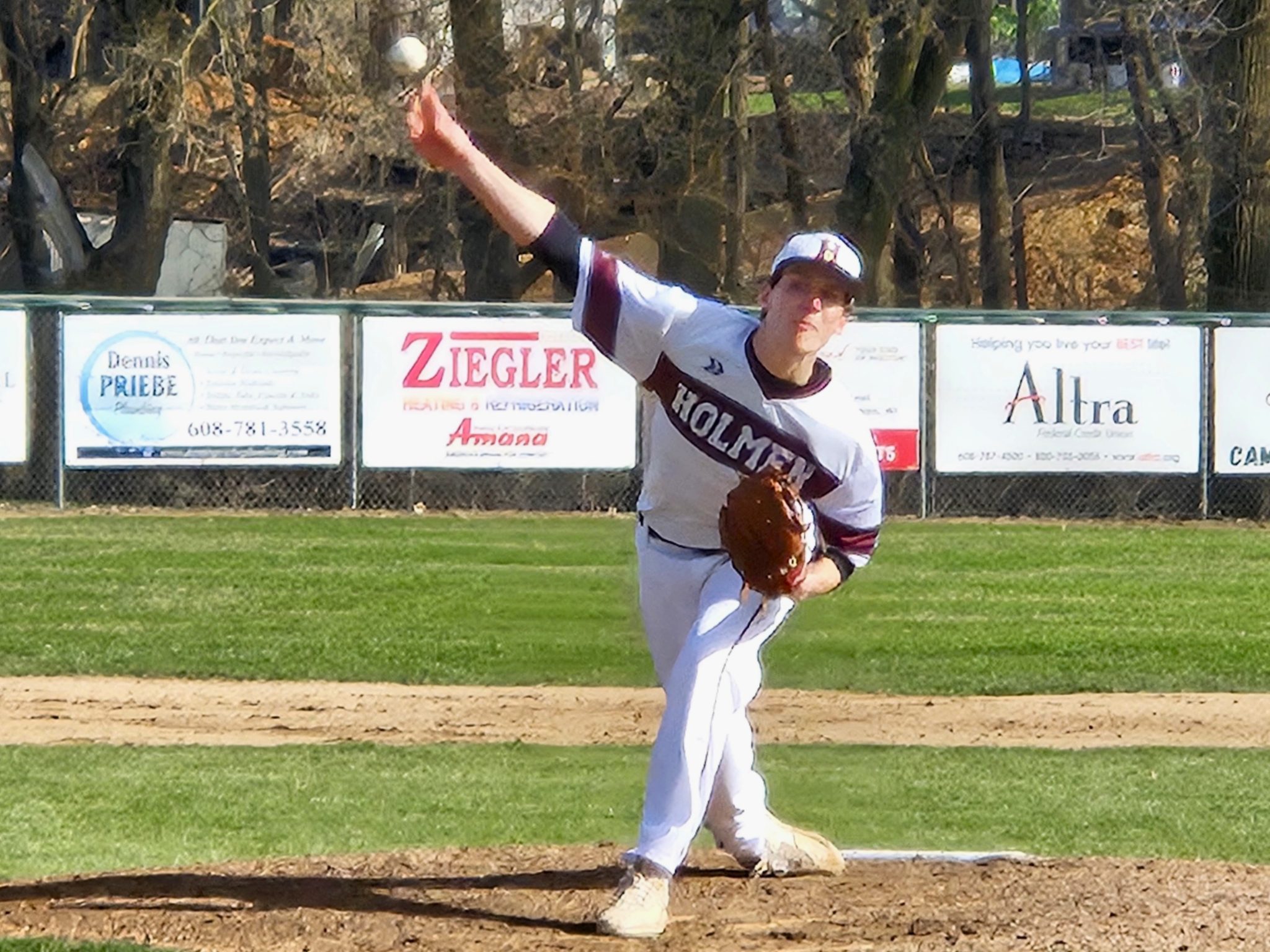 Monday baseball report: Henderson blast helps Holmen takes over sole ...