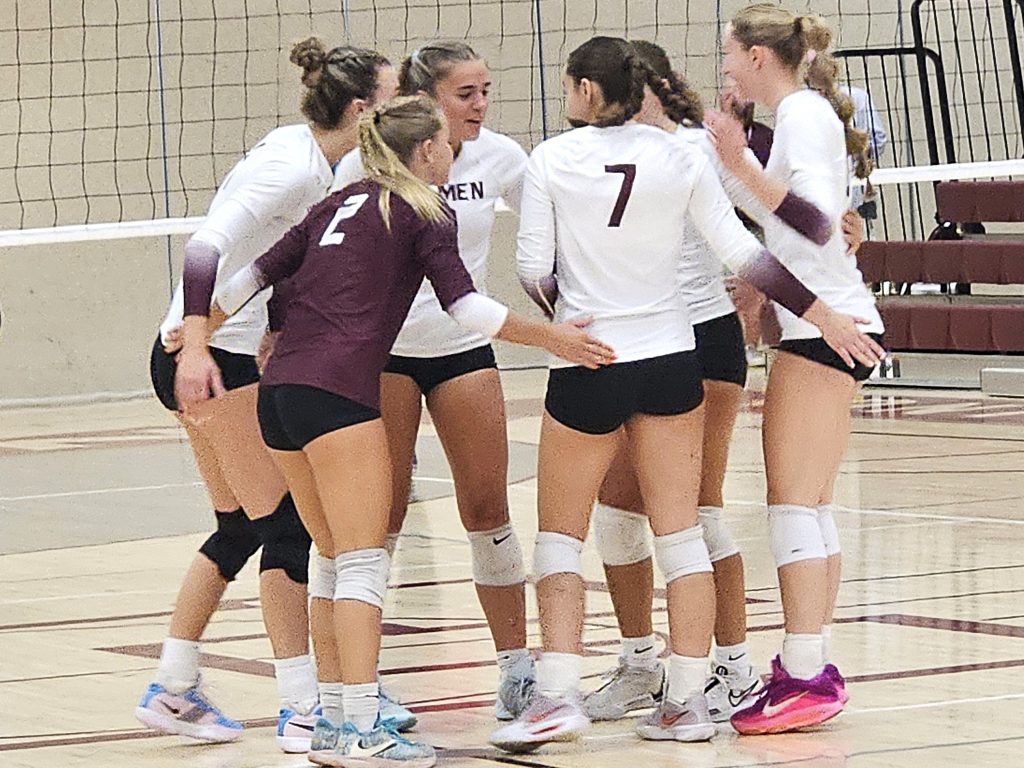 Thursday volleyball report: Holmen closes out unbeaten regular season ...